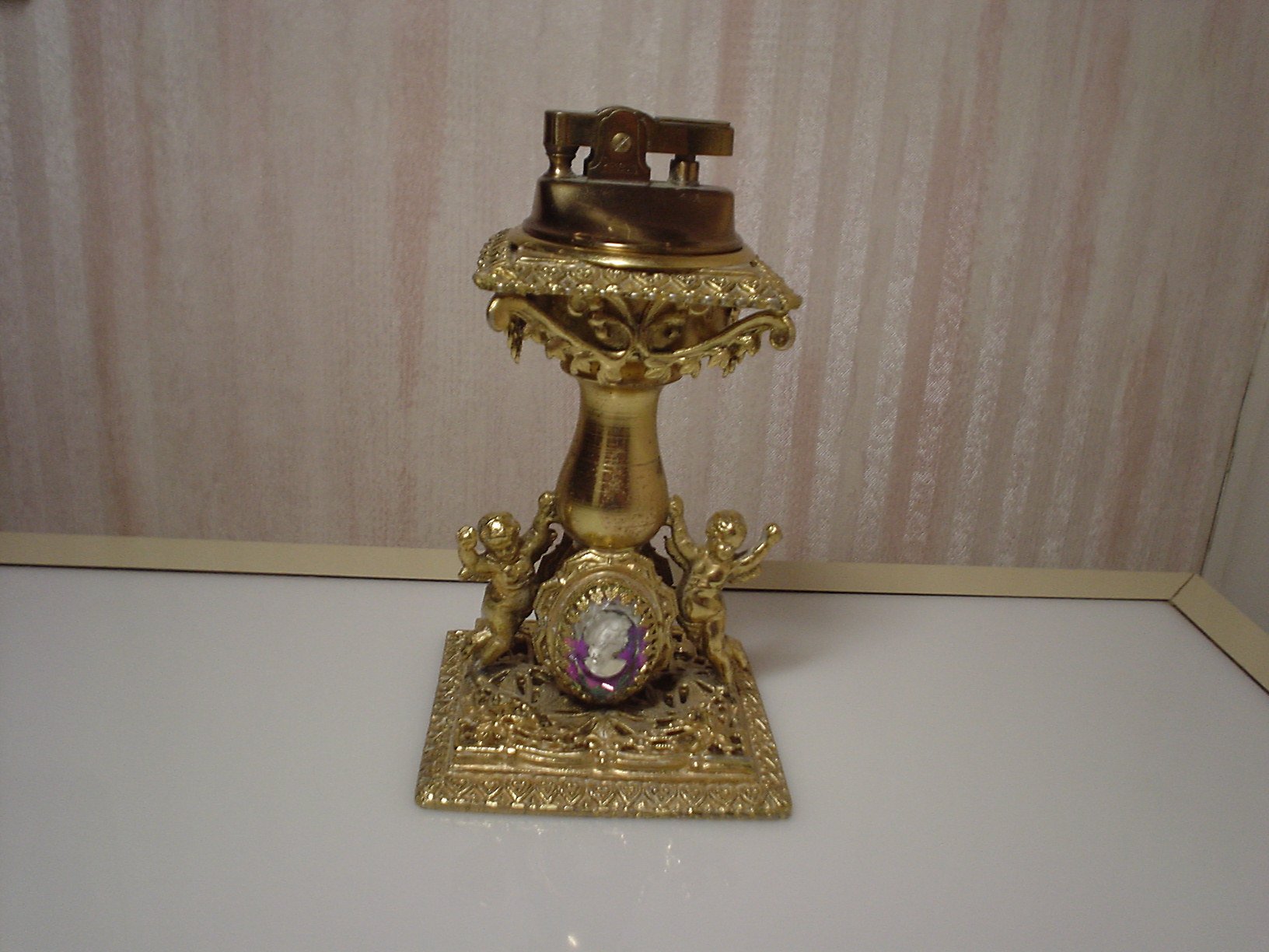 Vintage Penguin standing tabletop cigarette lighter